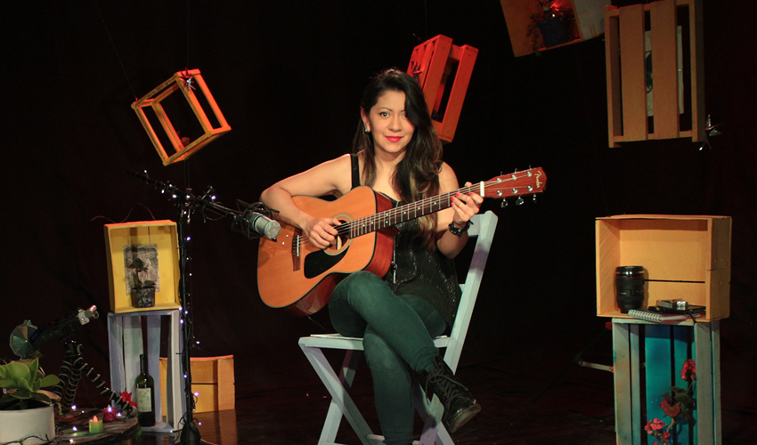 Angela Tapias, la mujer que reinventó en Colombia una técnica de guitarra