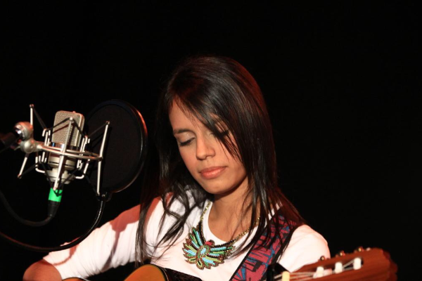 Y conversando de música andina, una artista siempre vigente María ...