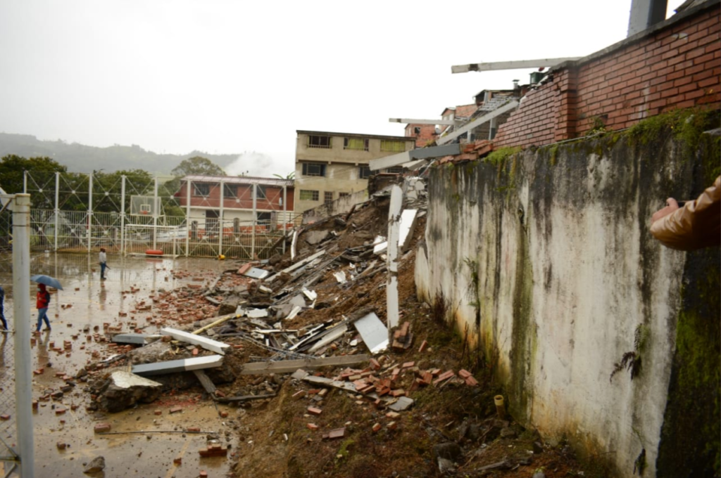 La plaza de mercado de Ubalá se fue al piso