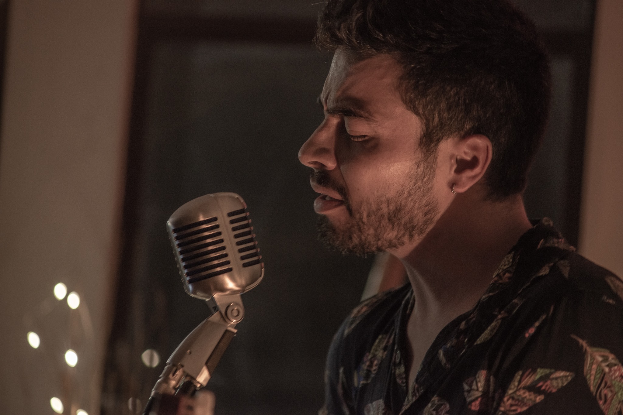 Él es Enrique Mantta, el de la música latinoamericana con tintes ...