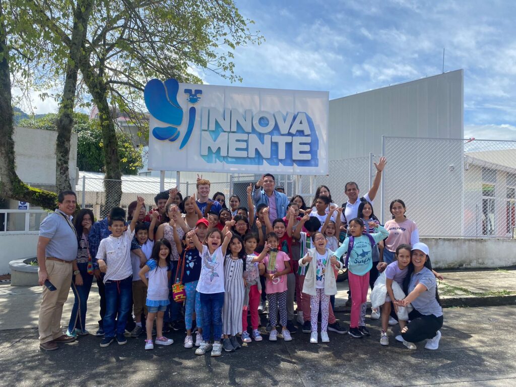 Niños y adolescentes de la Fundación Concern Universal Colombia ...