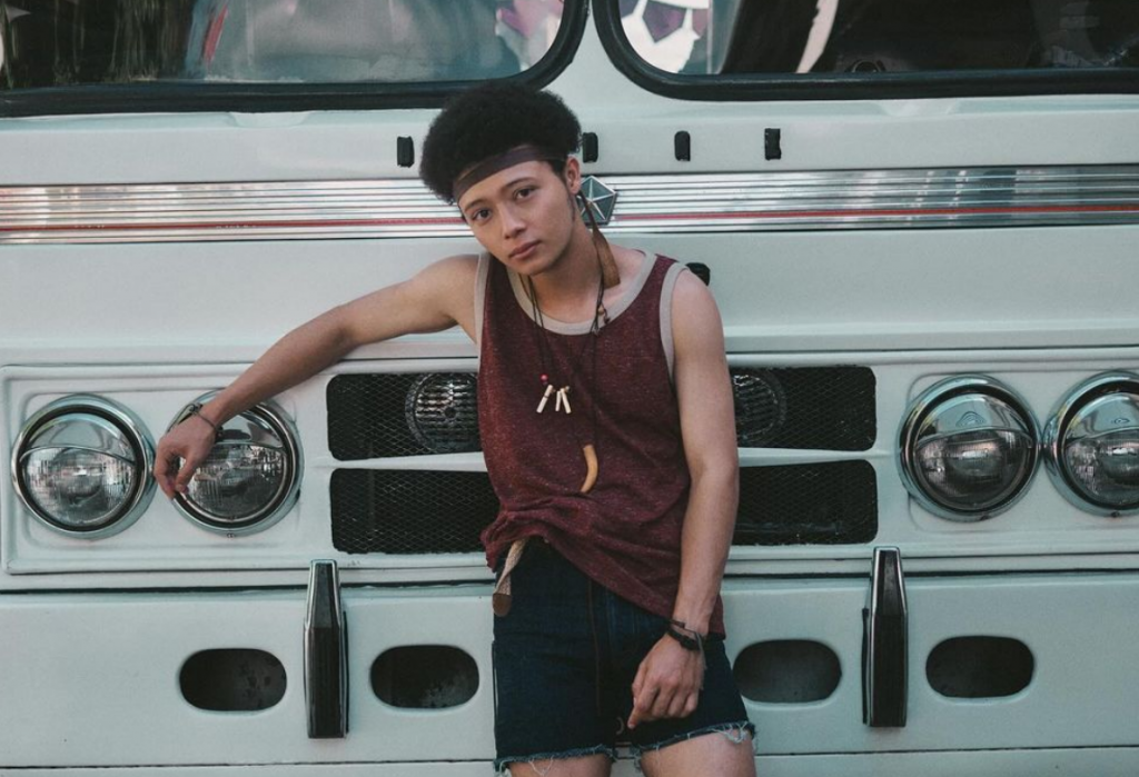 ¿Cómo es en la vida real el calmado y bohemio ‘Arbeláez’ de la serie ‘La Primera Vez’ de Netflix?